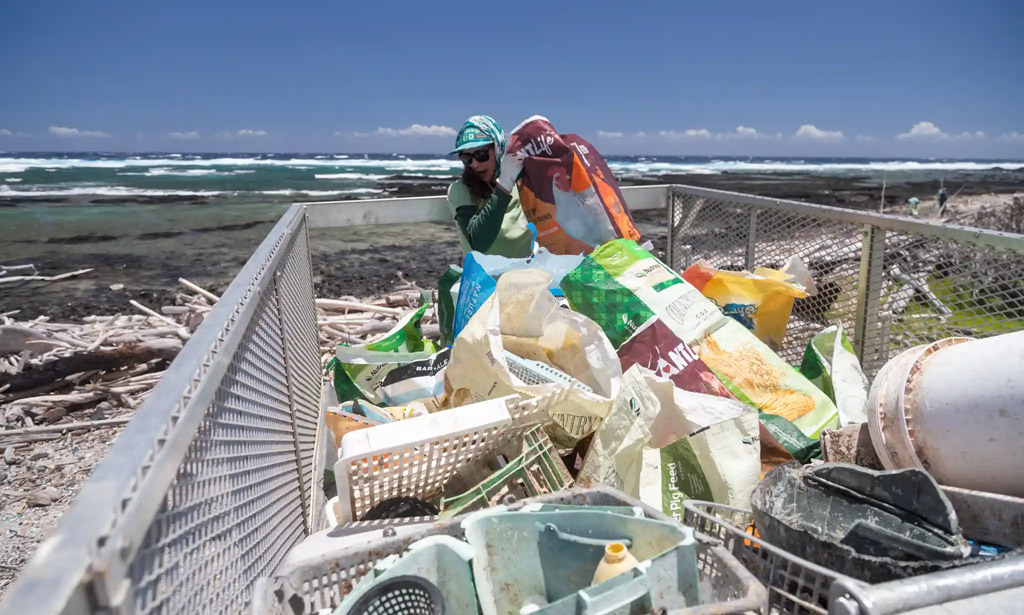 Welcome to Hawaii’s ‘plastic beach’, one of the world’s dirtiest places ...